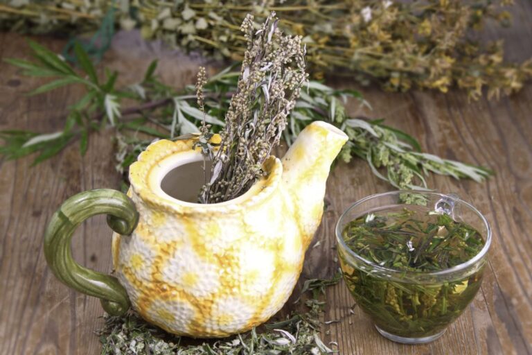 Pelyno arbata – naikina viską, dėl ko mūsų organizmas serga