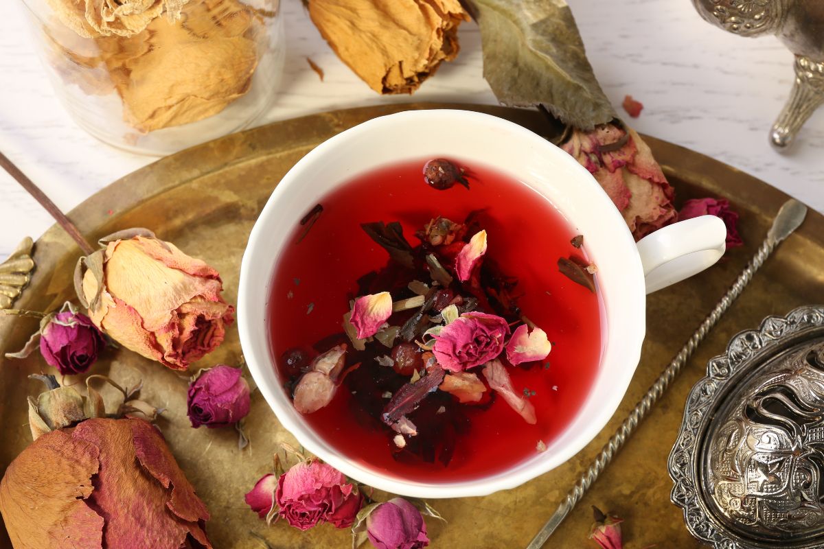 Rožių arbata: gėlių aromatas puodelyje su stipriais antioksidantais. 4 ...
