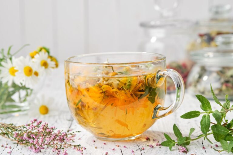 Arbata moterims gelbsti įvairiais moters gyvenimo etapais