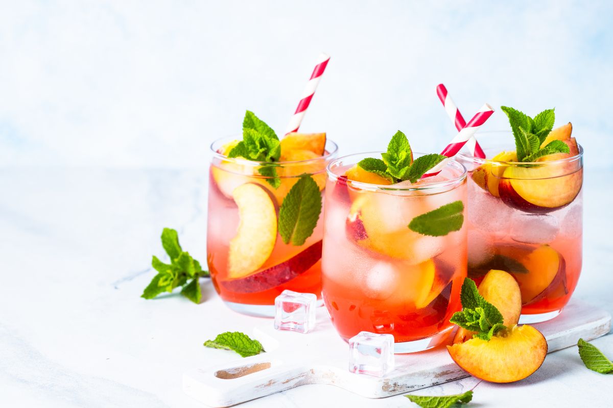 Persikų arbata ne tik aromatinga ir skani, bet ir naudinga