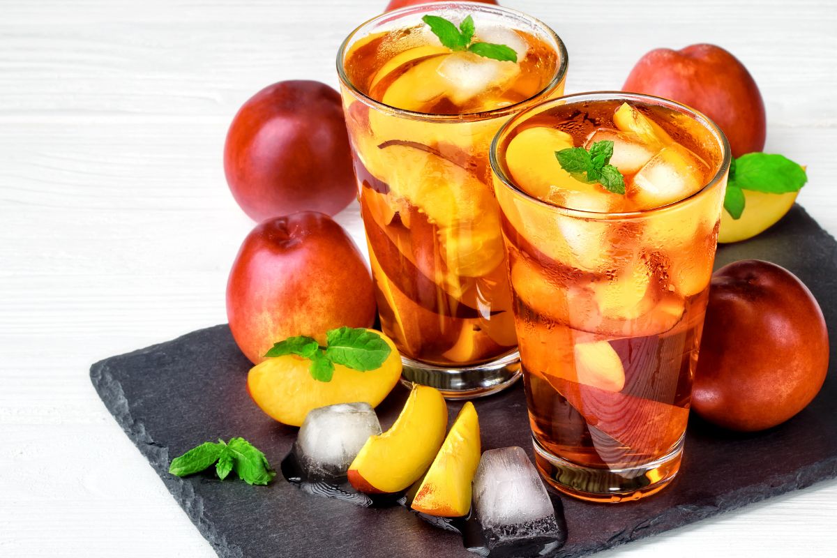 Persikų arbata ne tik aromatinga ir skani, bet ir naudinga